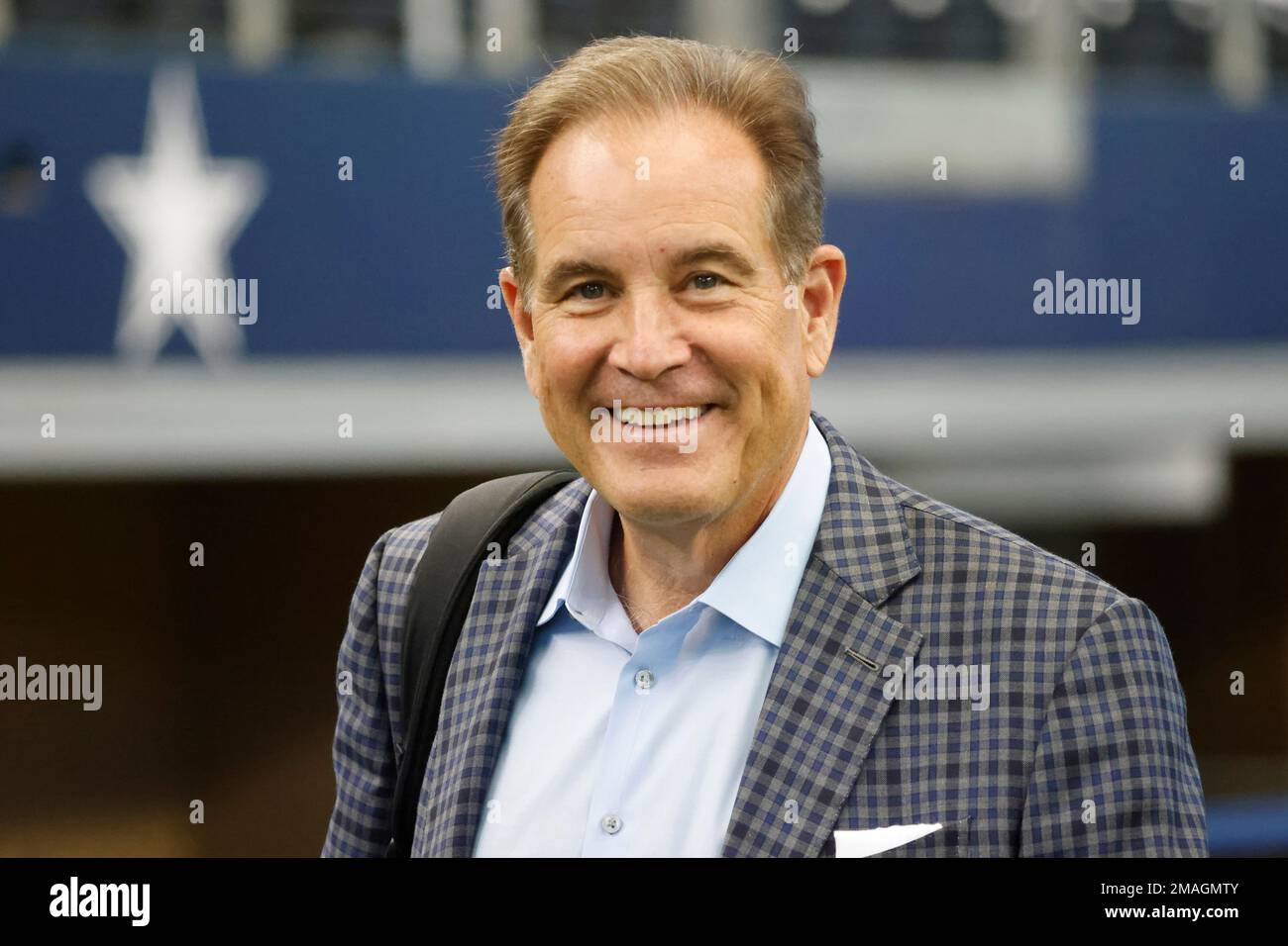 CBS broadcaster Jim Nance arrives for the Cincinnati Bengals-Dallas ...