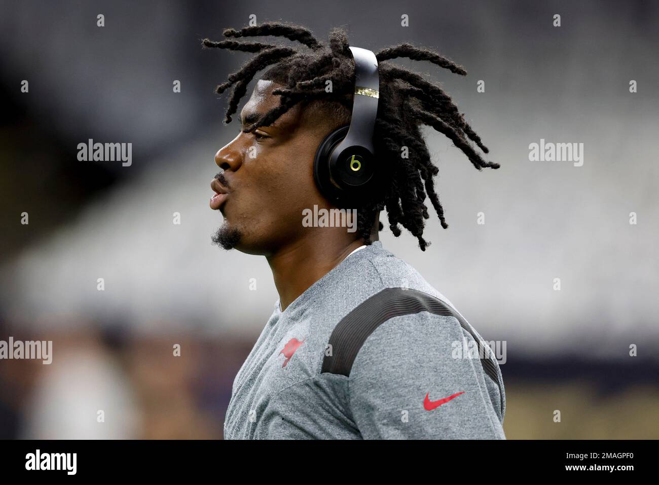 Tampa Bay Buccaneers running back Rachaad White warms up before an NFL ...