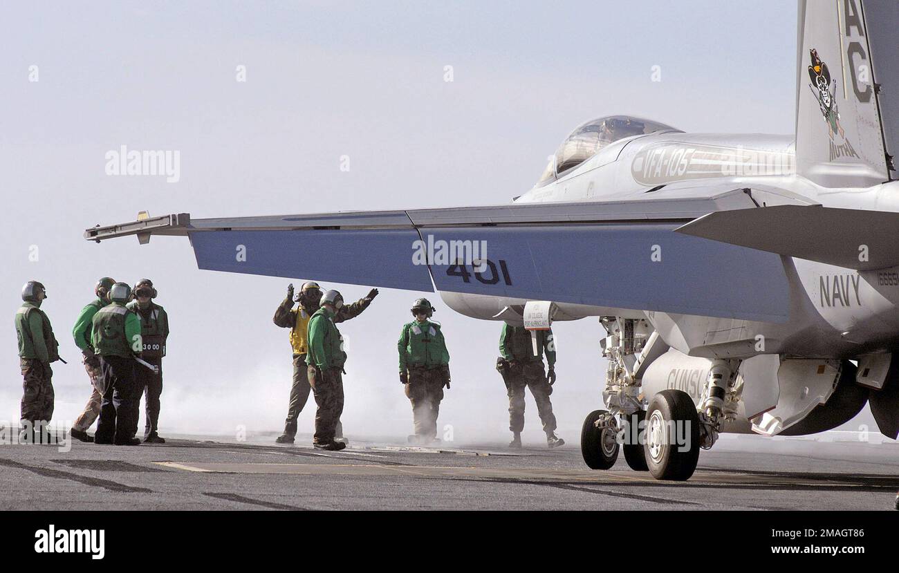 Uss harry s truman cvn 75 hi-res stock photography and images - Alamy