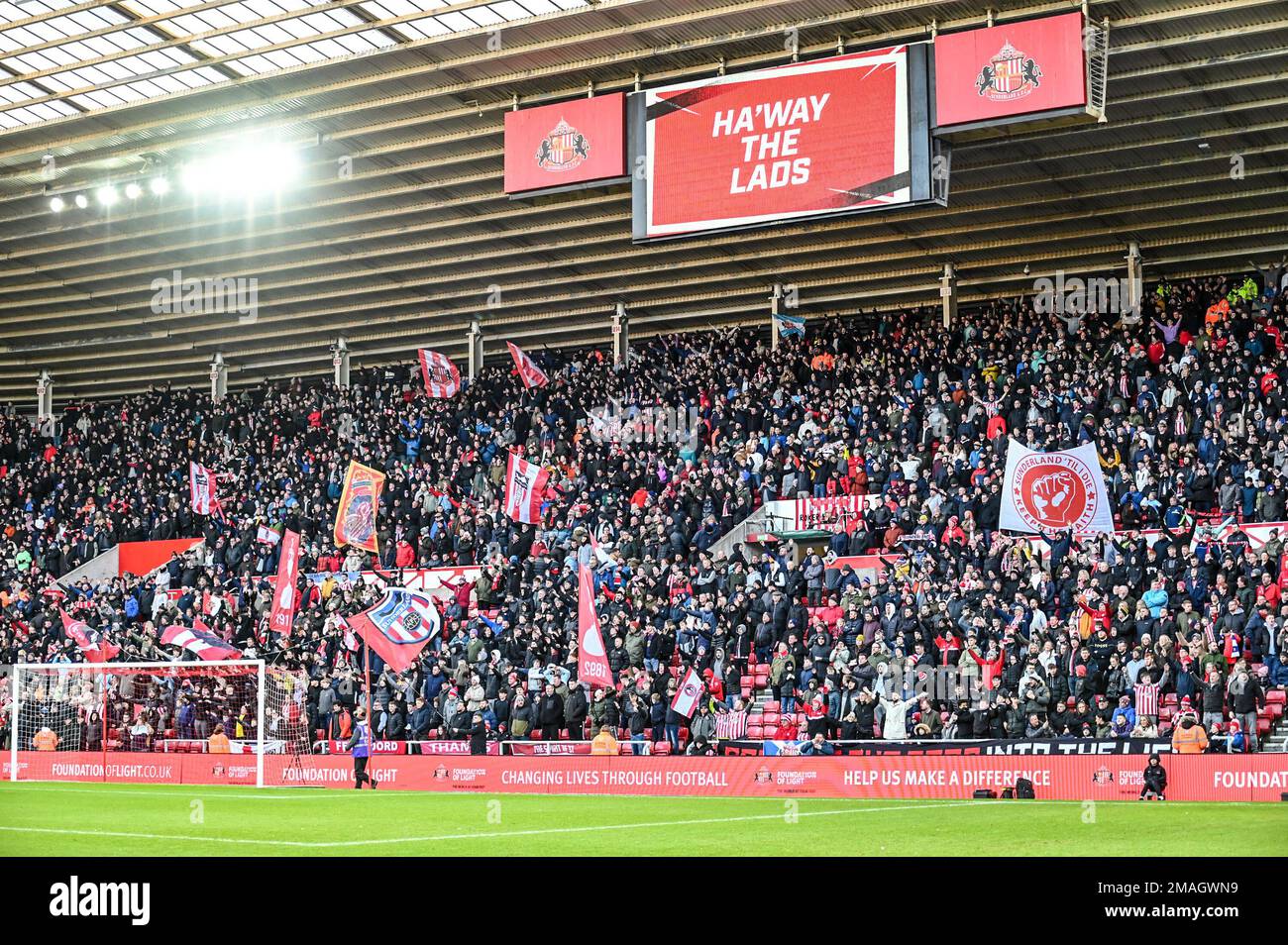 Sunderland Afc Fans Welcome Their Side Onto The Pitch Ahead Of The Efl