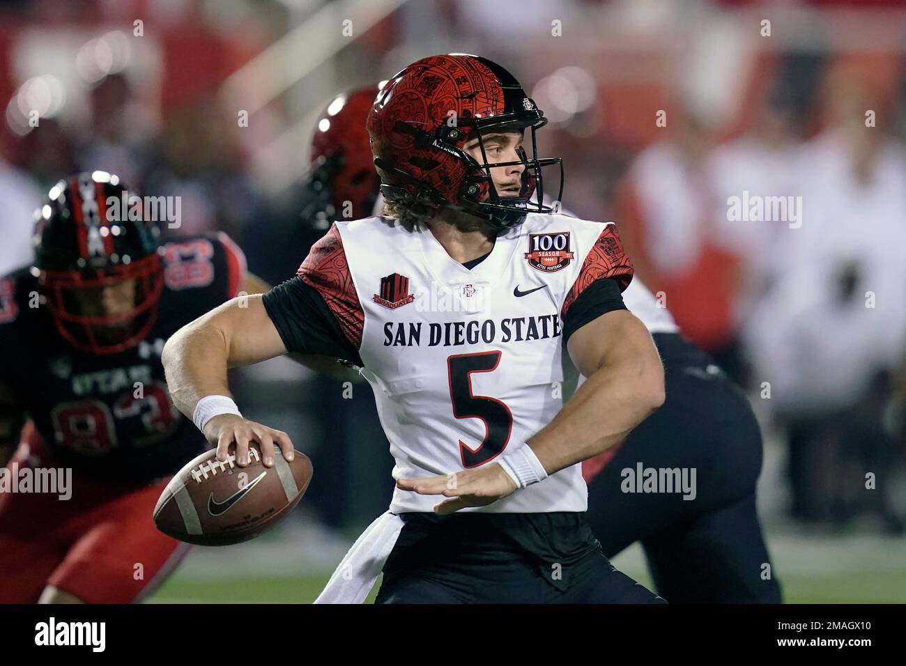 San Diego State quarterback Braxton Burmeister (5) throws against Utah ...