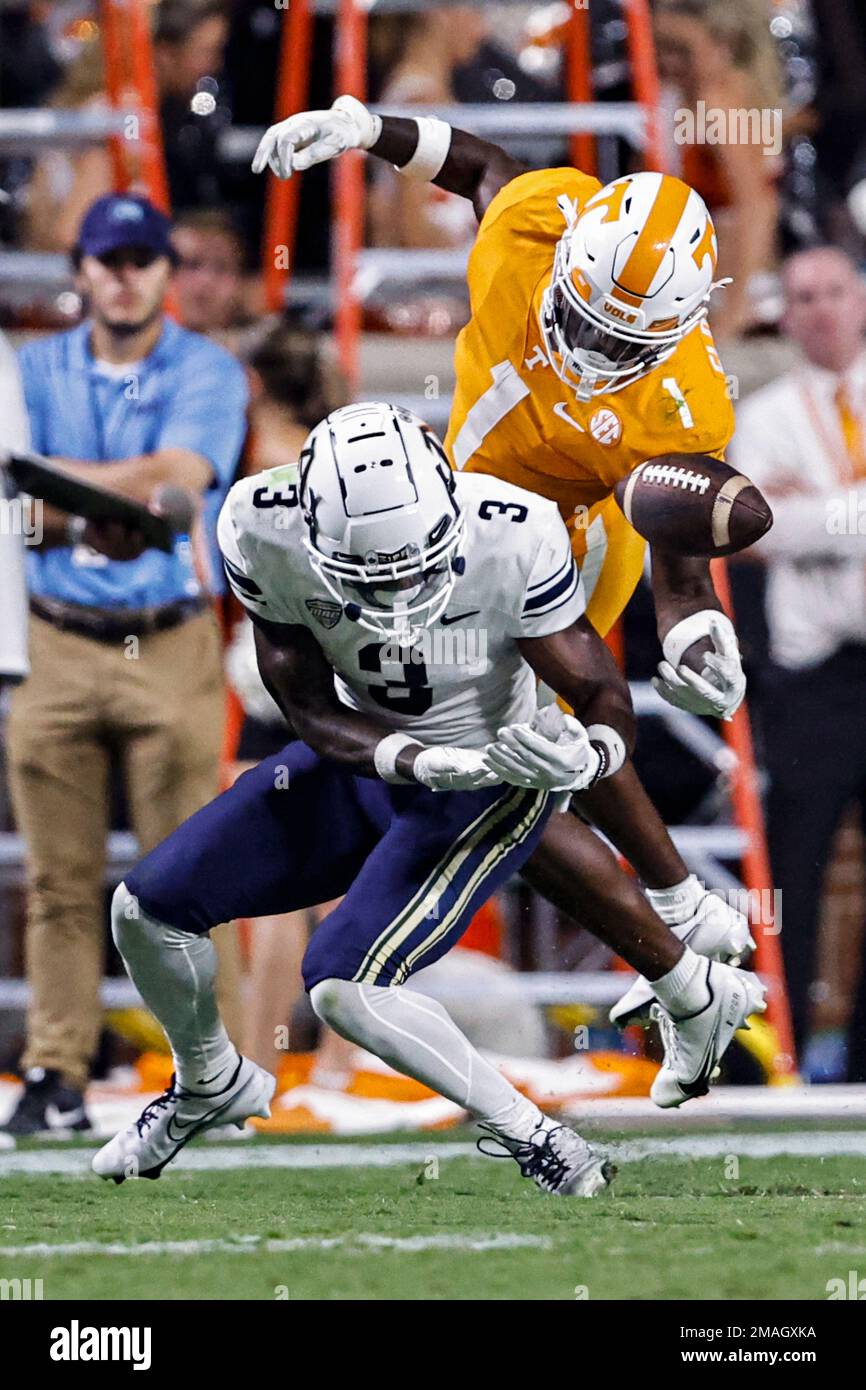 Tennessee defensive back Trevon Flowers (1) breaks up a pass intended ...