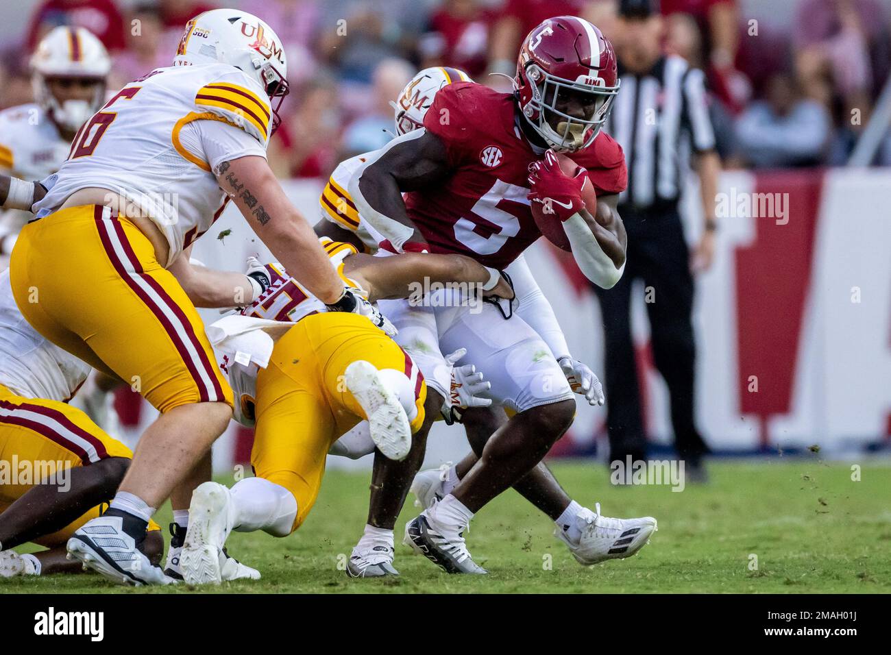 Alabama running back Roydell Williams (5) carries the ball against ...