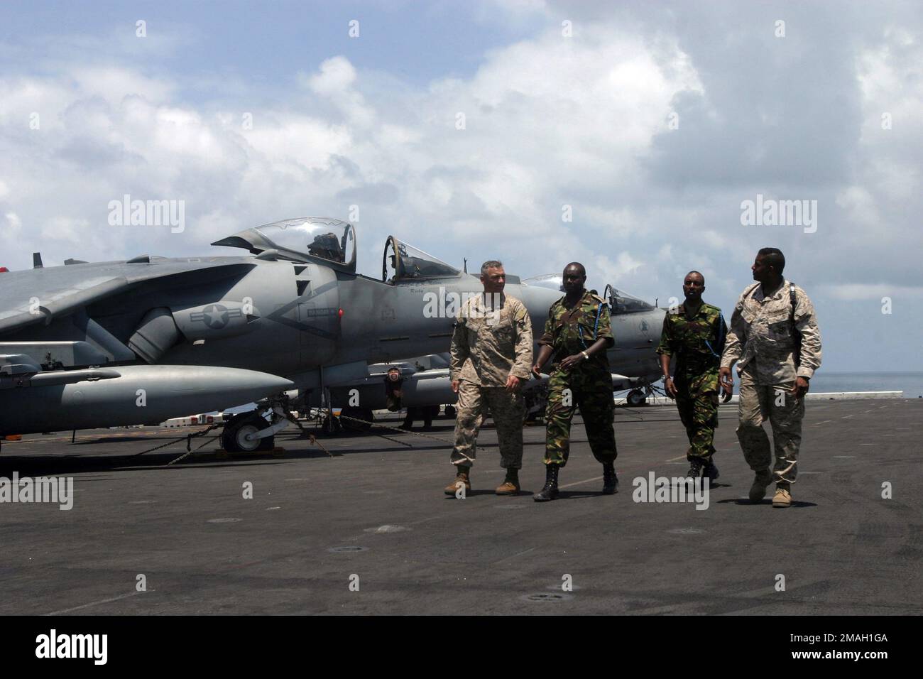 Long tom rifle hi-res stock photography and images - Alamy