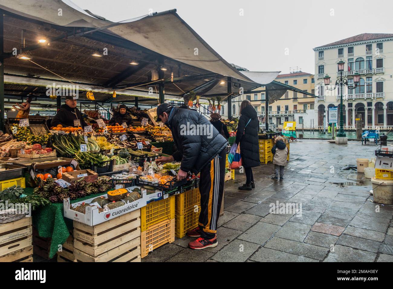 Rialto market, Venice, Italy Stock Photo - Alamy