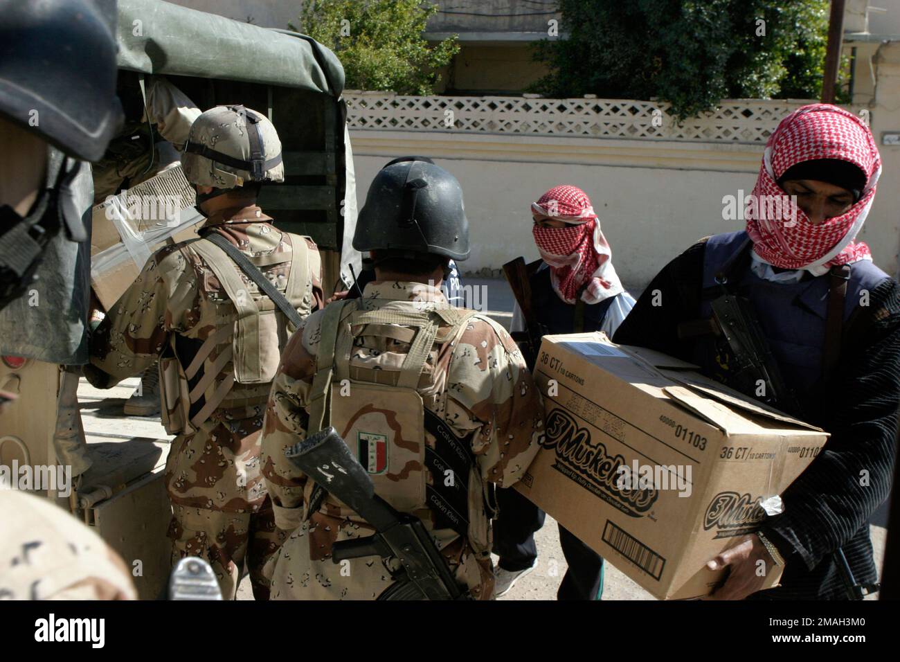 070318-M-2819S-007. [Complete] Scene Caption: Soldiers with the Iraqi ...