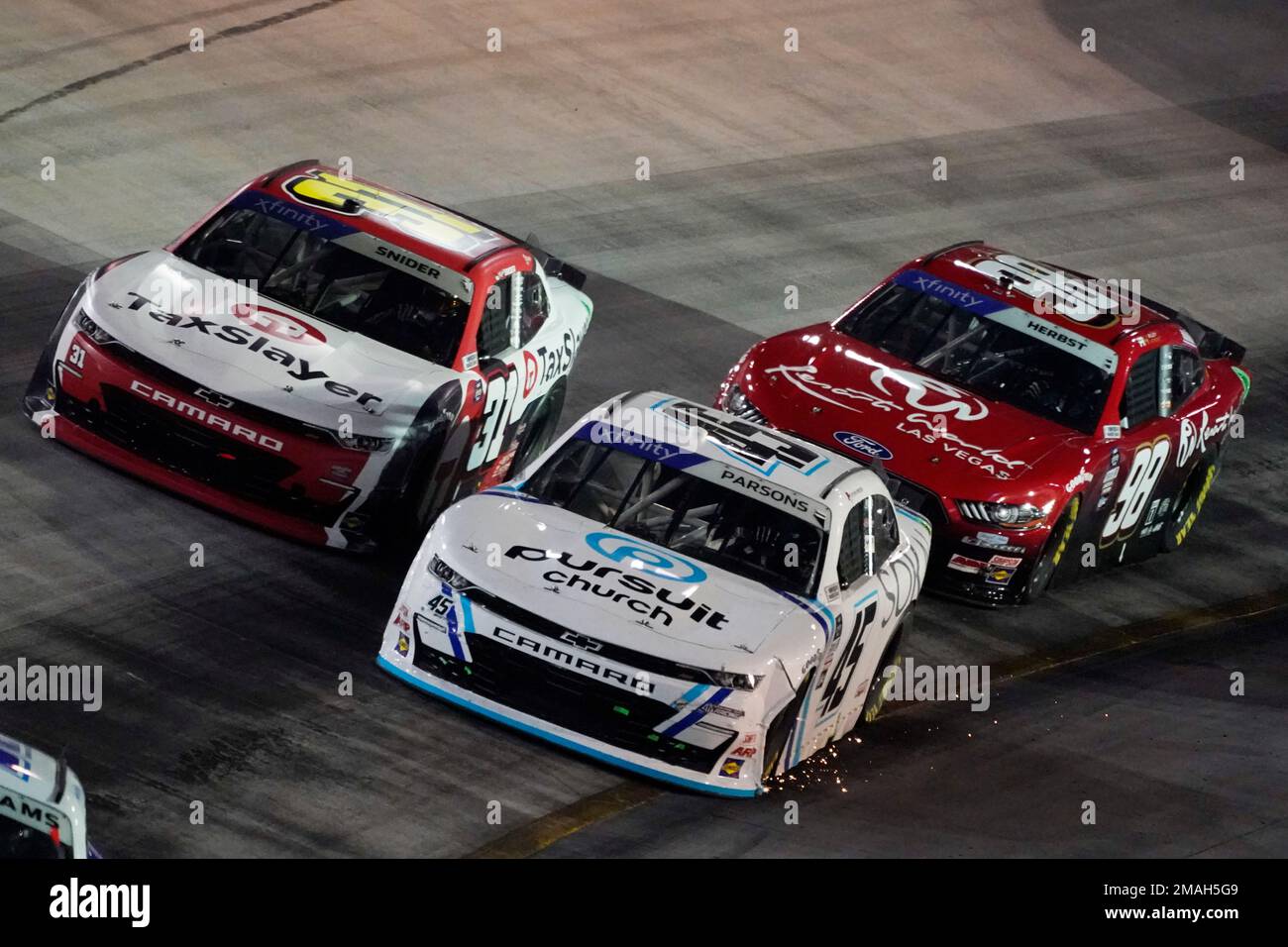 Myatt Snider (31), Stefan Parsons (45) and Riley Herbst (98) compete ...