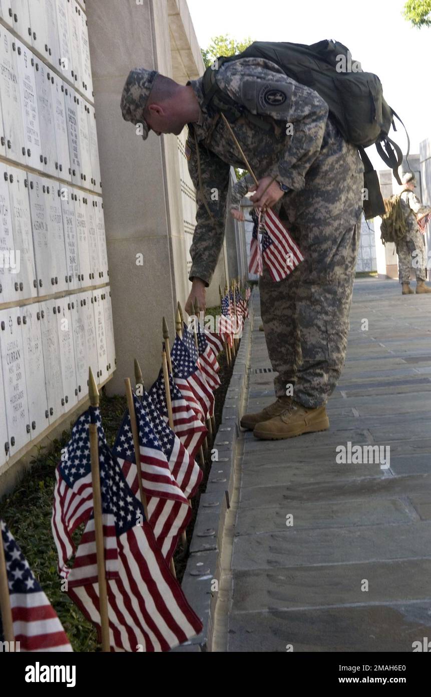 Decoration day at arlington cemetery hi-res stock photography and ...