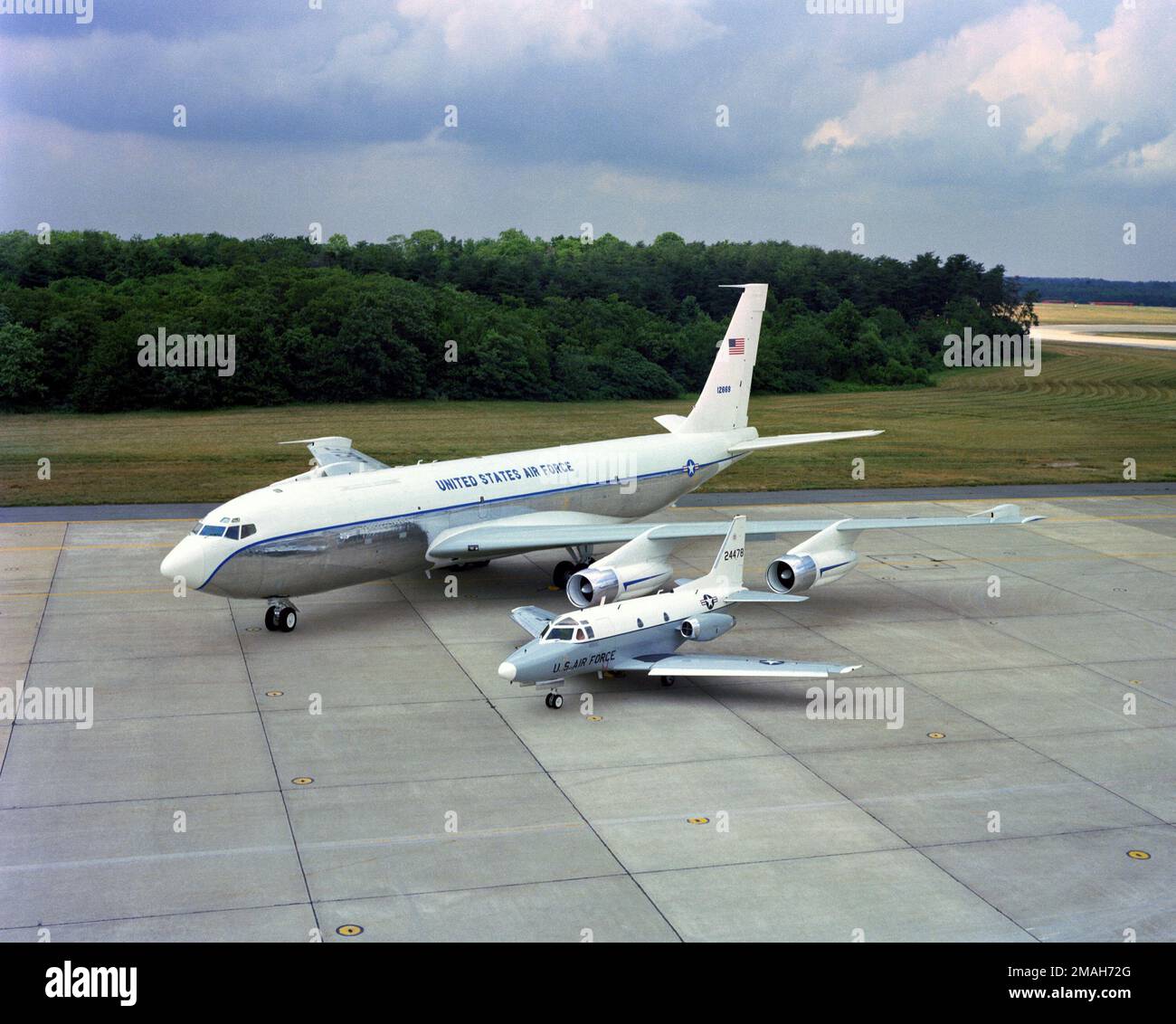 A left front view of a C-135C Stratolifter aircraft and T-39A ...