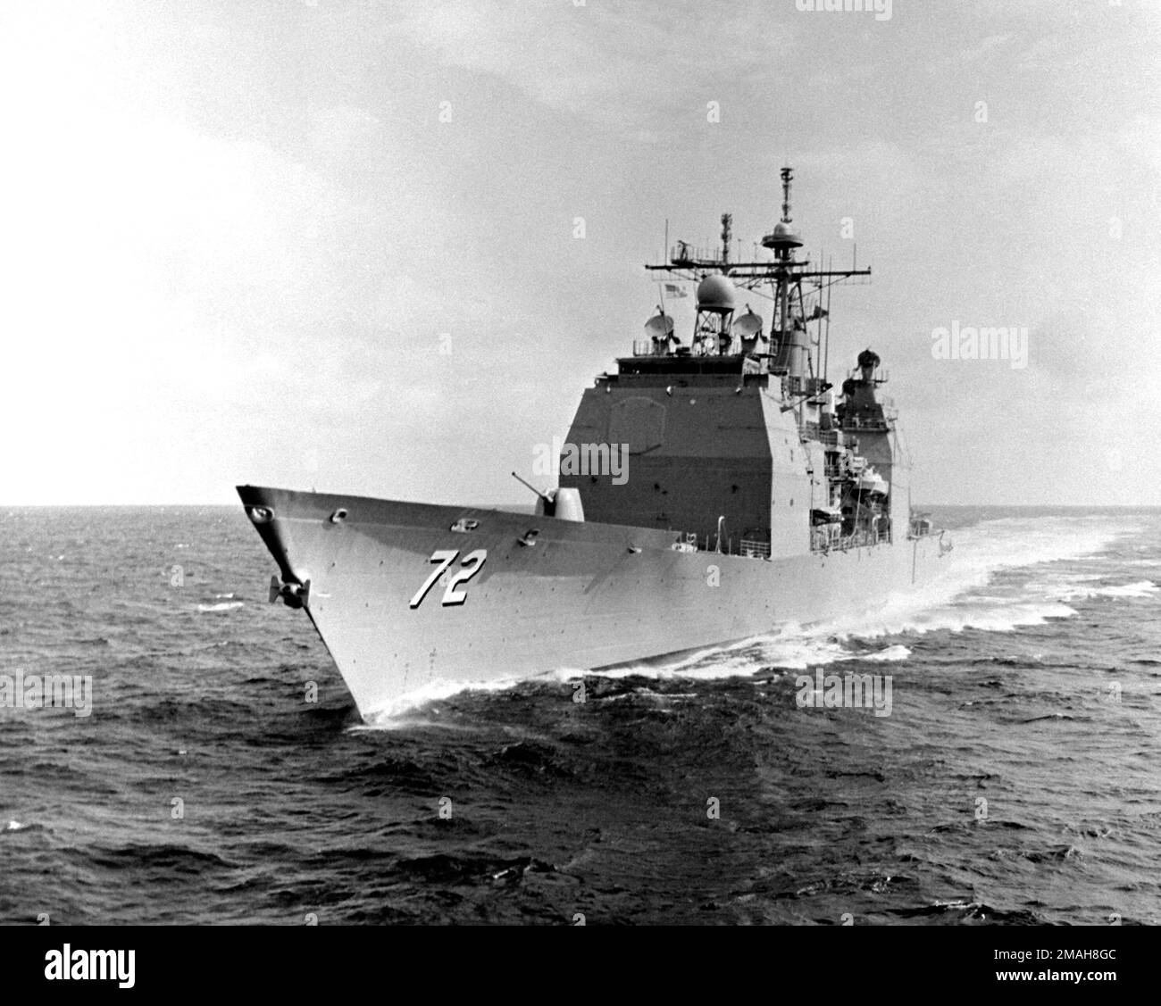 A port bow view of the guided missile cruiser USS Vella Gulf (CG-72 ...