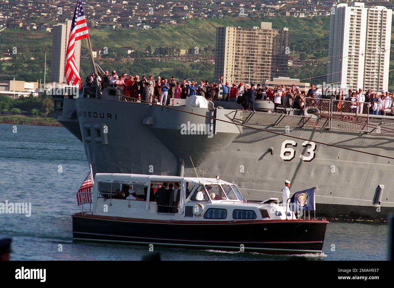 President George Bush, Barbara Bush and members of their party arrive ...