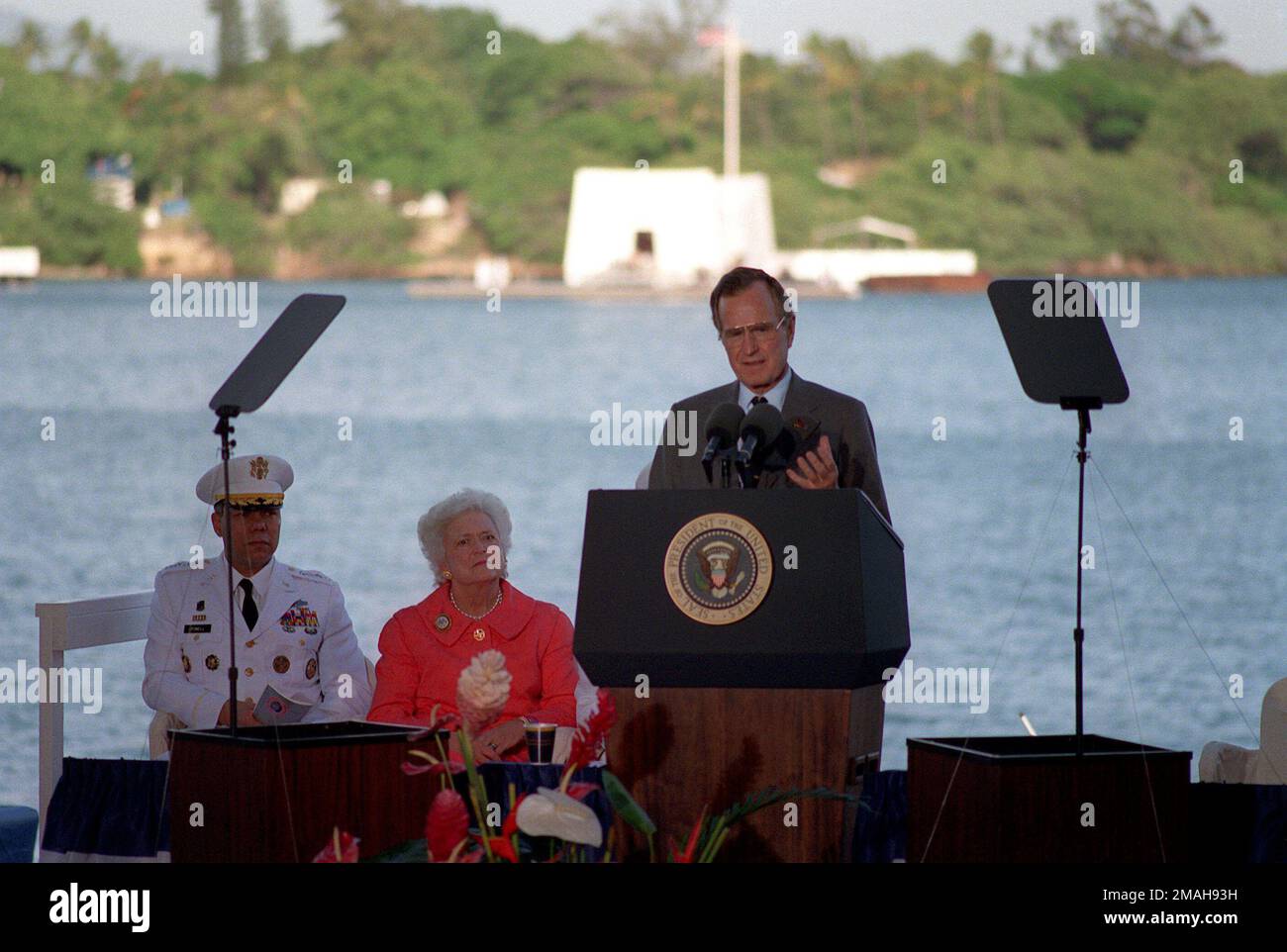 GEN Colin L. Powell, left, Chairman of the Joint Chiefs of STAFF and ...