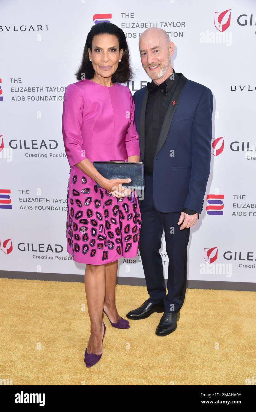 Andrea Fiuczynski, left, and Tim Mendelson arrive at The Elizabeth ...