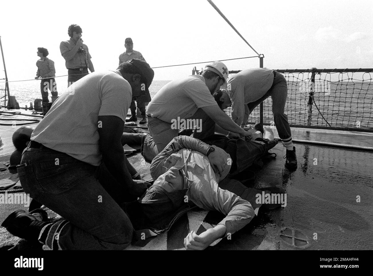 DN-SN-87-12749. Base: USS William V. Pratt (DDG 44 Stock Photo - Alamy