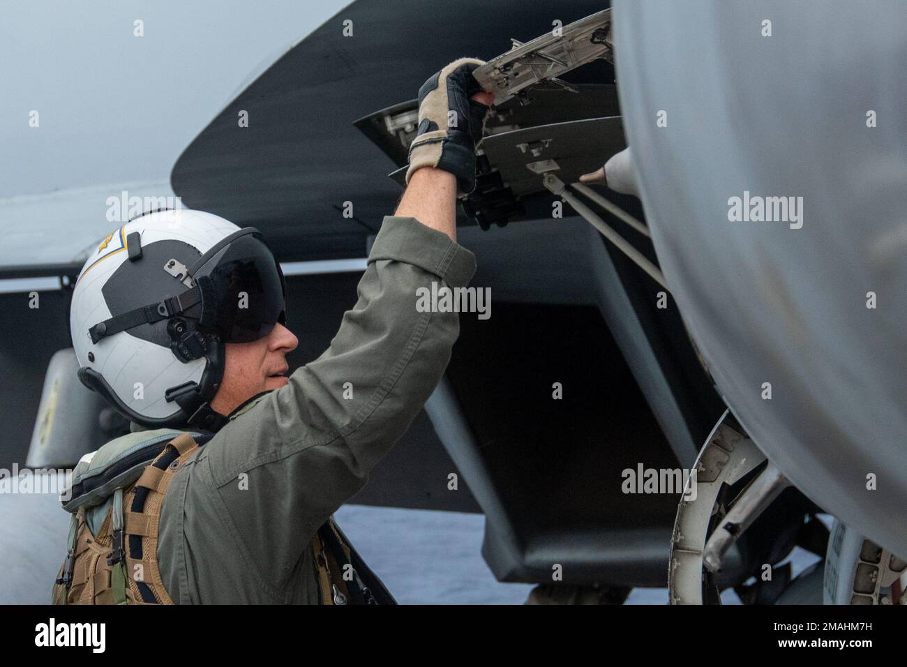 220527-N-BR419-1067 PHILIPPINE SEA (May 27, 2022) Capt. Michael Sweeney ...
