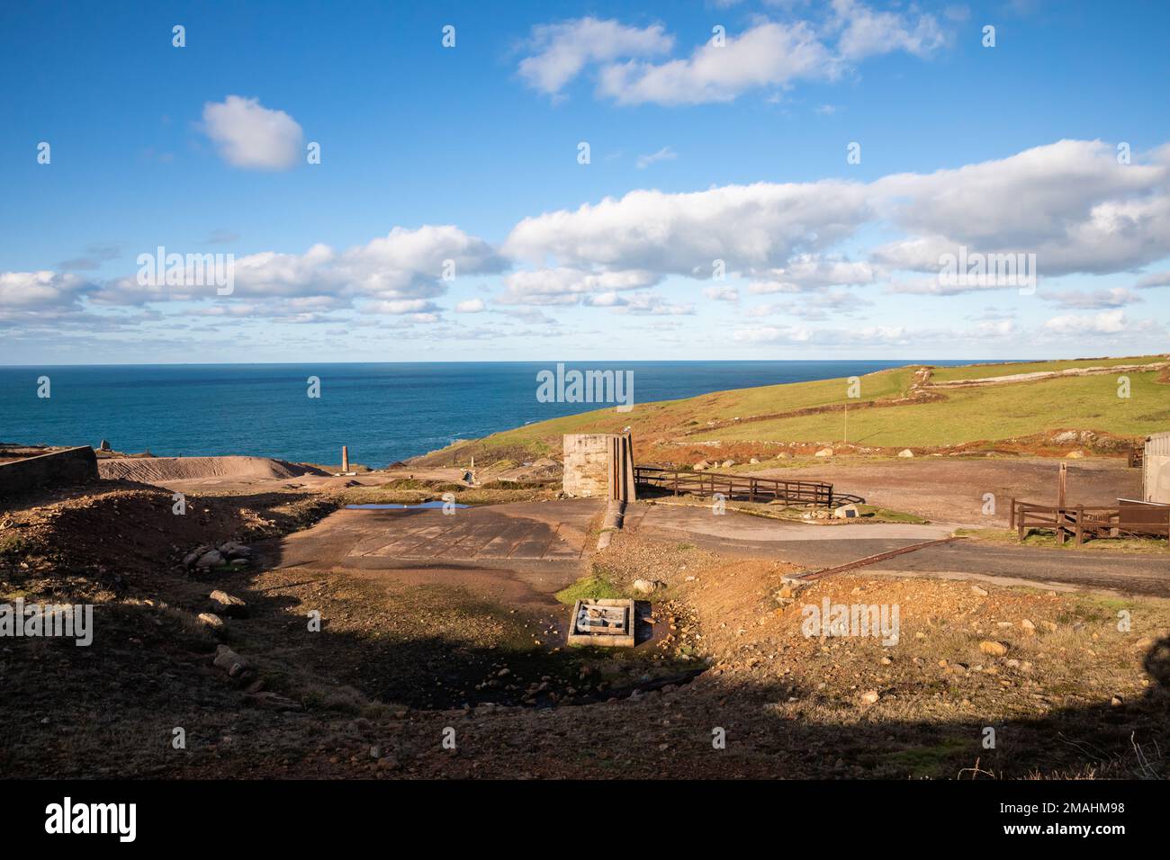 Engine houses from tin mine hi-res stock photography and images - Alamy
