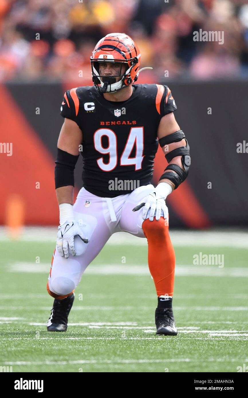 Cincinnati Bengals defensive end Sam Hubbard (94) lines up for the play ...