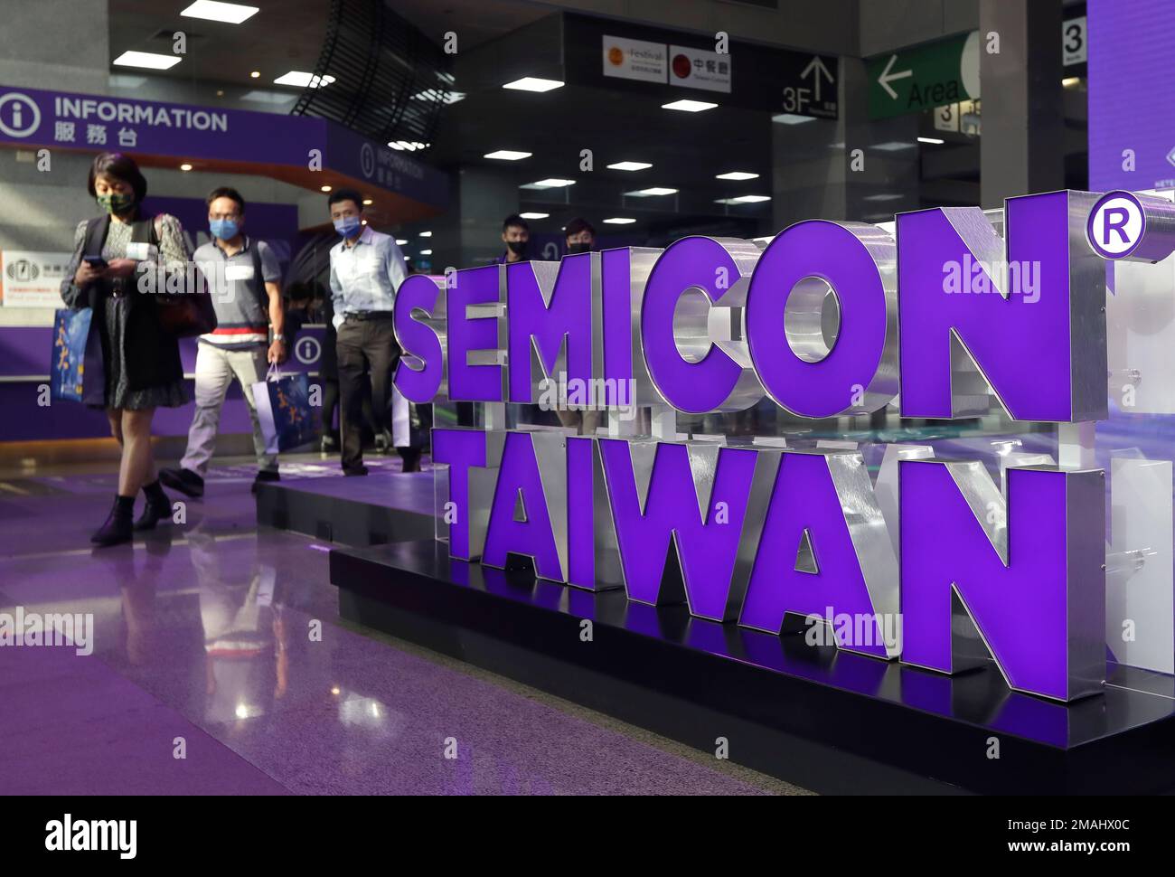 People visit the SEMICON TAIWAN 2022 trade fair at the Nangang ... People visit the SEMICON TAIWAN 2022 trade fair at the Nangang ...