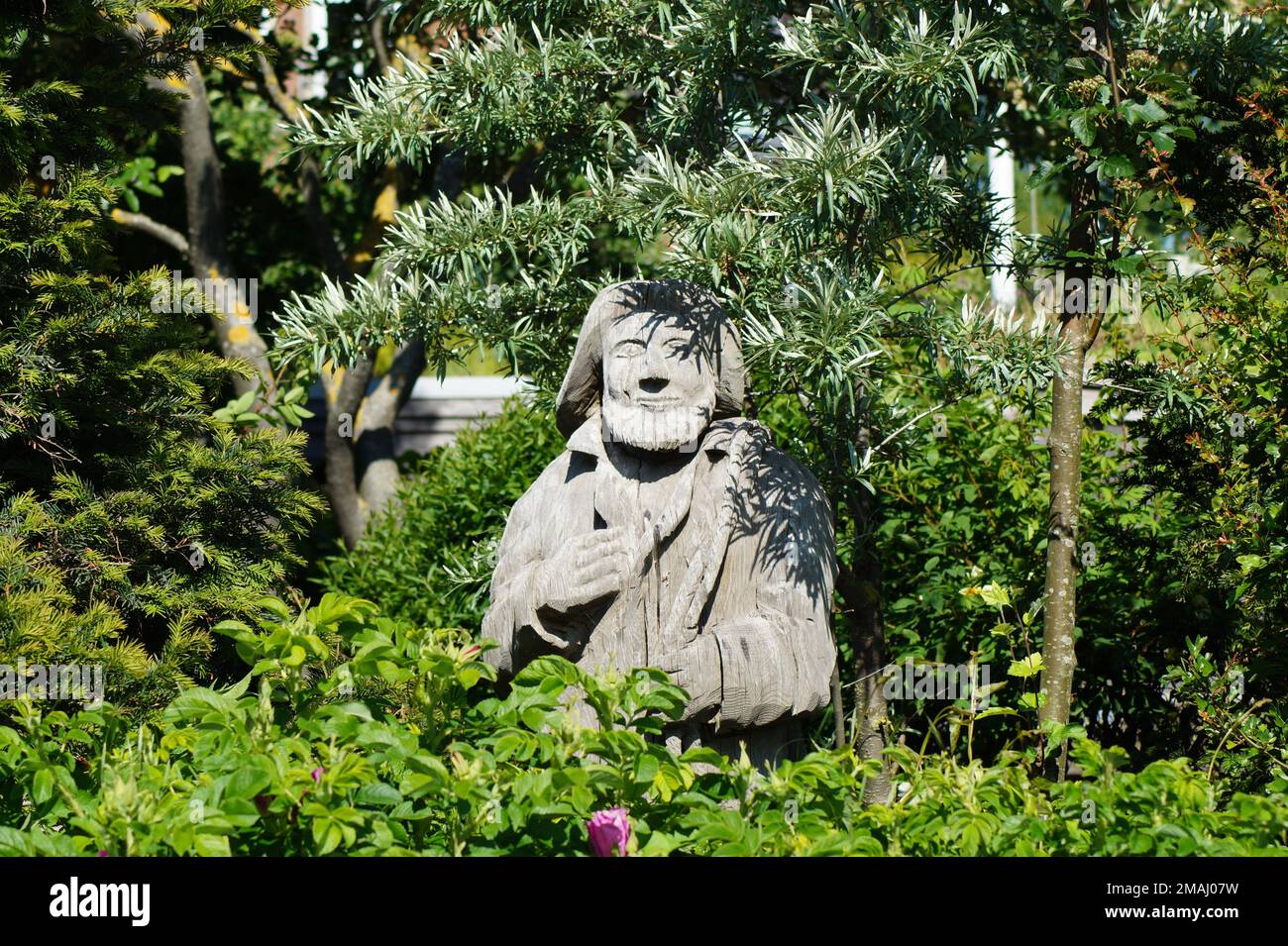 Old man fisherman statue hi-res stock photography and images - Alamy