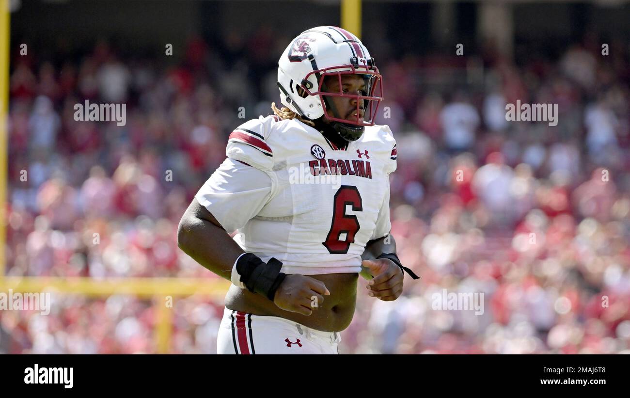 South Carolina defensive lineman Zacch Pickens (6) against Arkansas ...