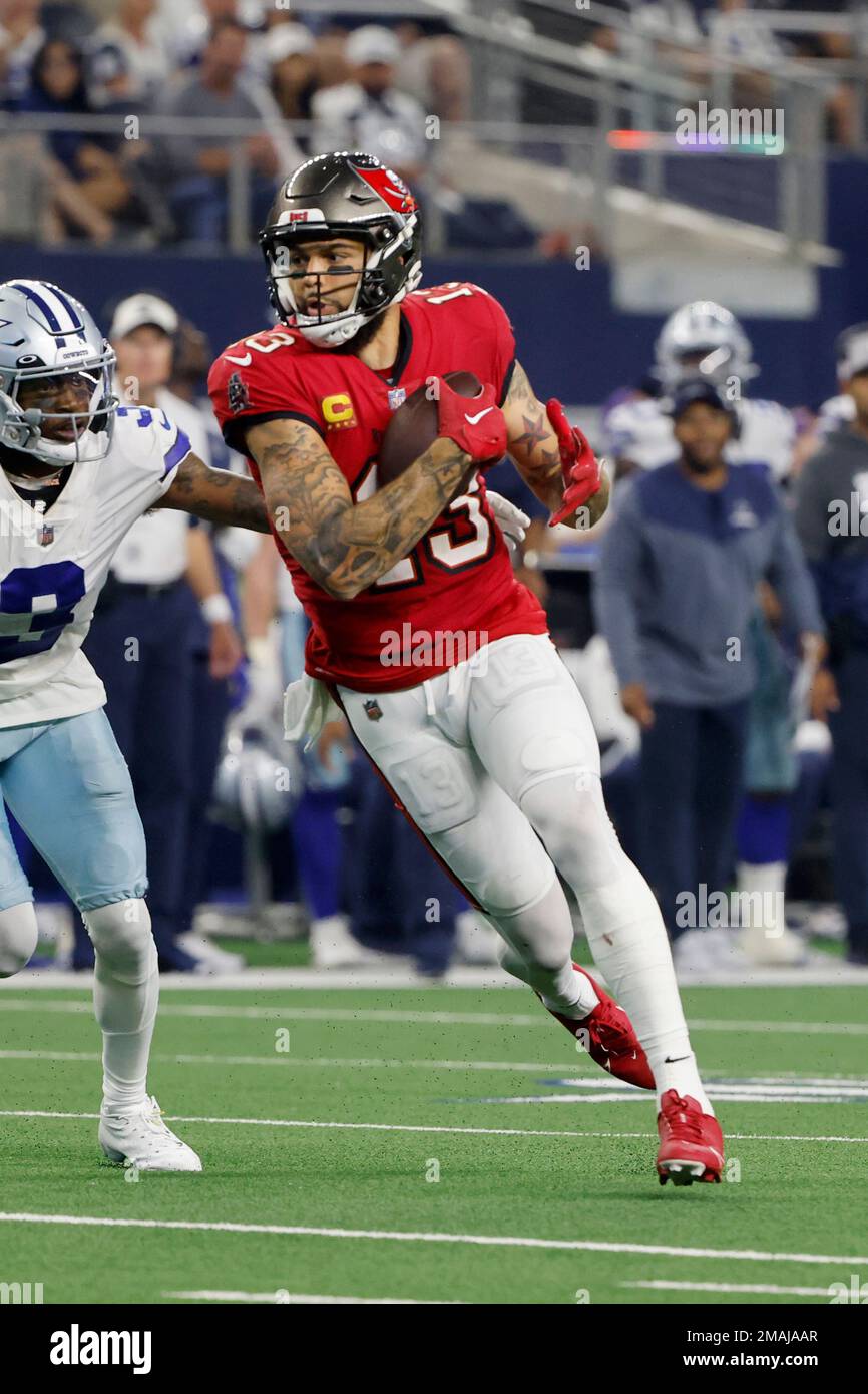 Tampa Bay Buccaneers wide receiver Mike Evans (13) makes a reception ...