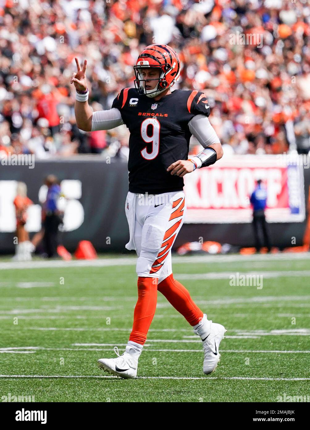 Cincinnati Bengals quarterback Joe Burrow (9) plays during an NFL ...