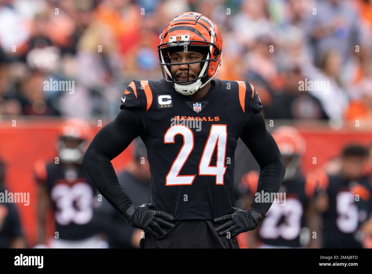 Cincinnati Bengals safety Vonn Bell (24) plays during an NFL football ...