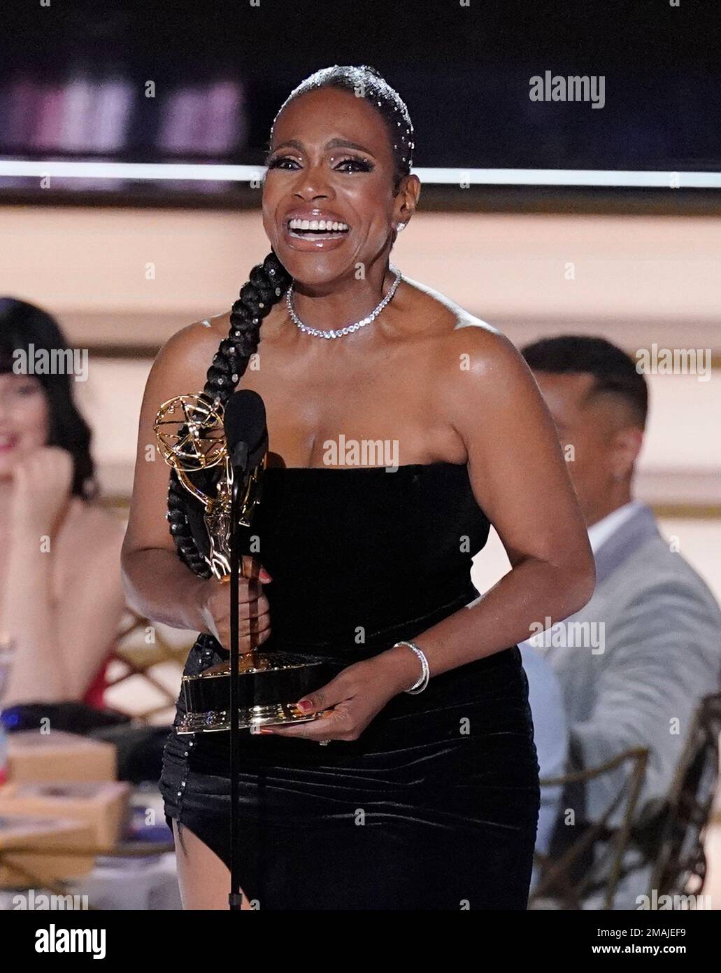 Sheryl Lee Ralph accepts the Emmy for outstanding supporting actress in ...