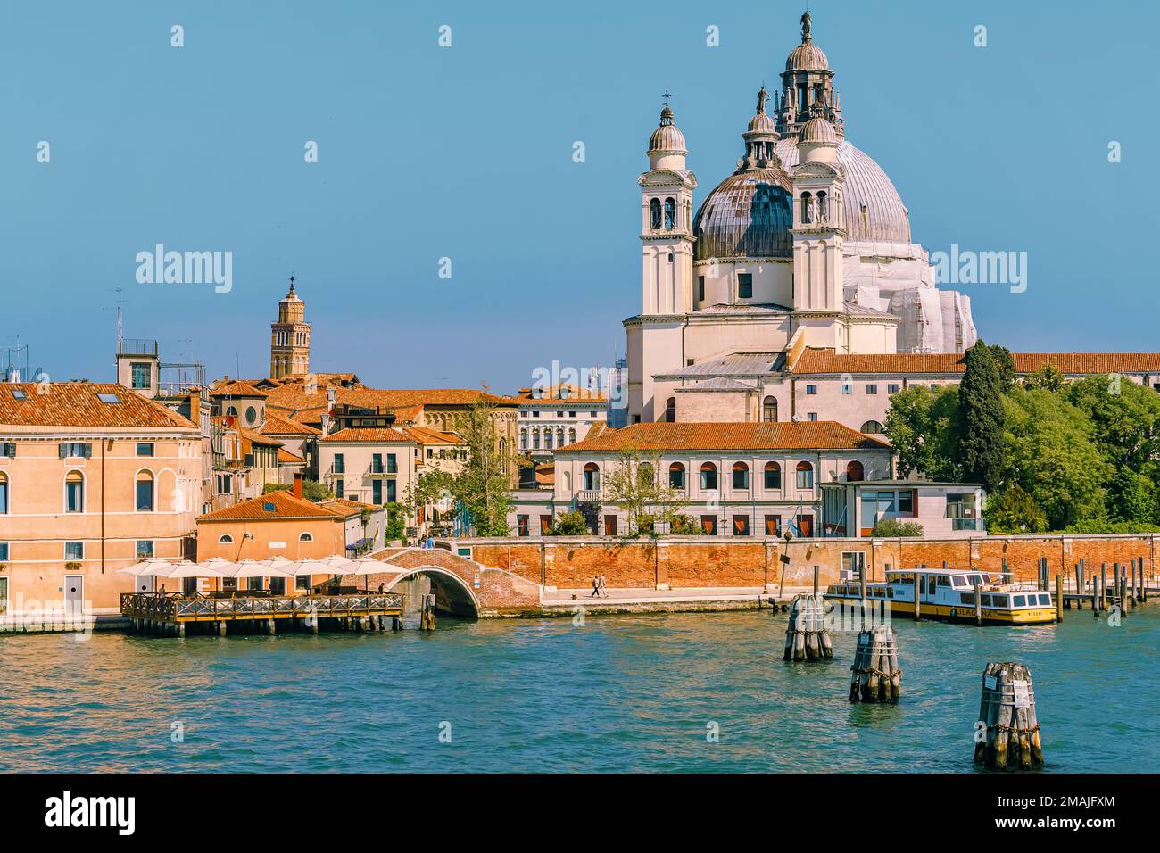 Famous buildings in Venice on the grand canal Stock Photo - Alamy