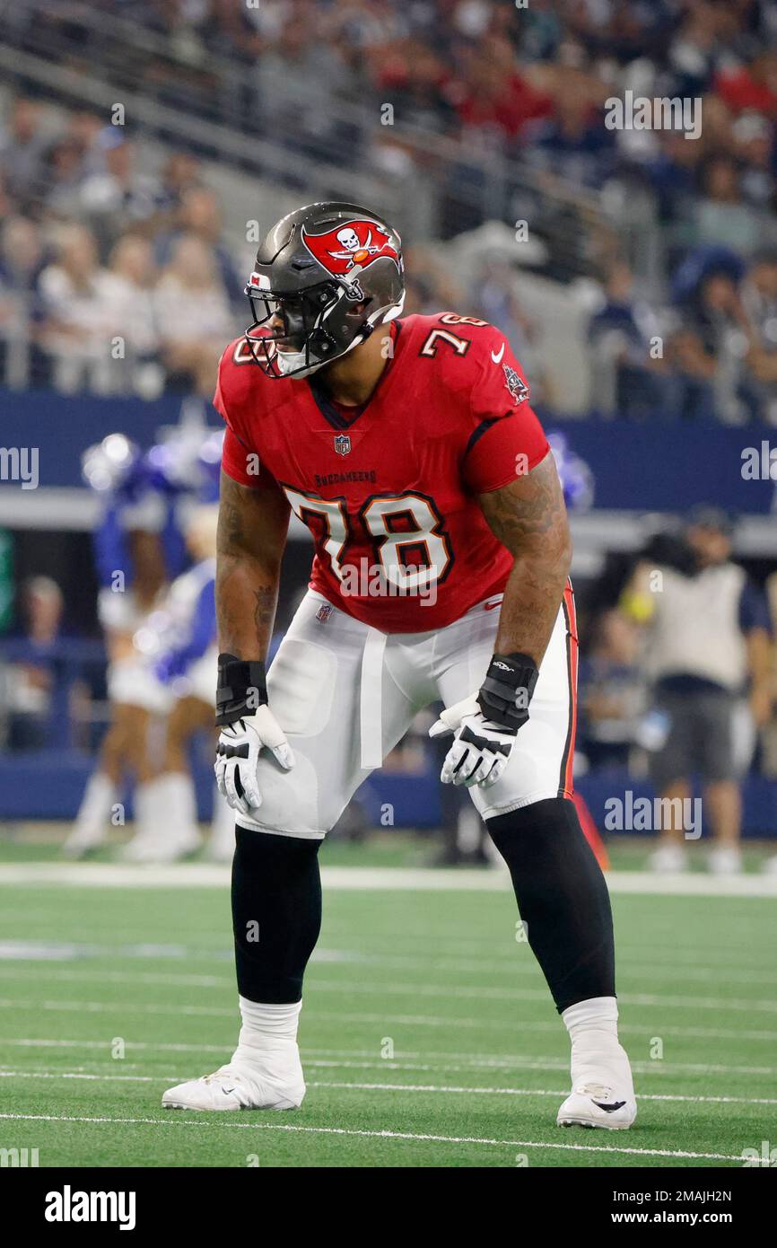 Tampa Bay Buccaneers offensive tackle Tristan Wirfs (78) prepare to ...