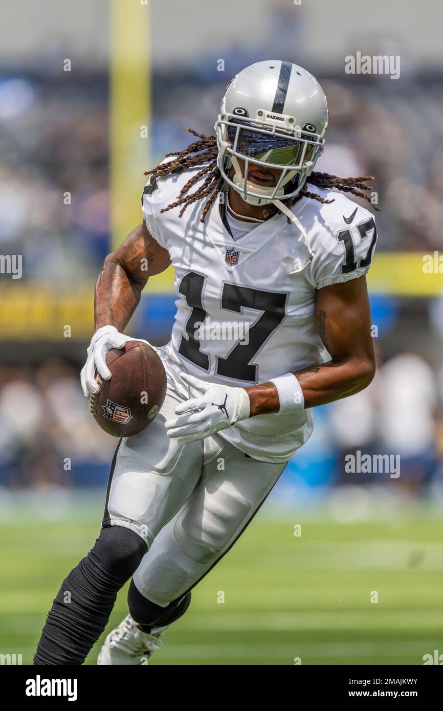 Wide receiver (17) Davante Adams of the Las Vegas Raiders warms up ...