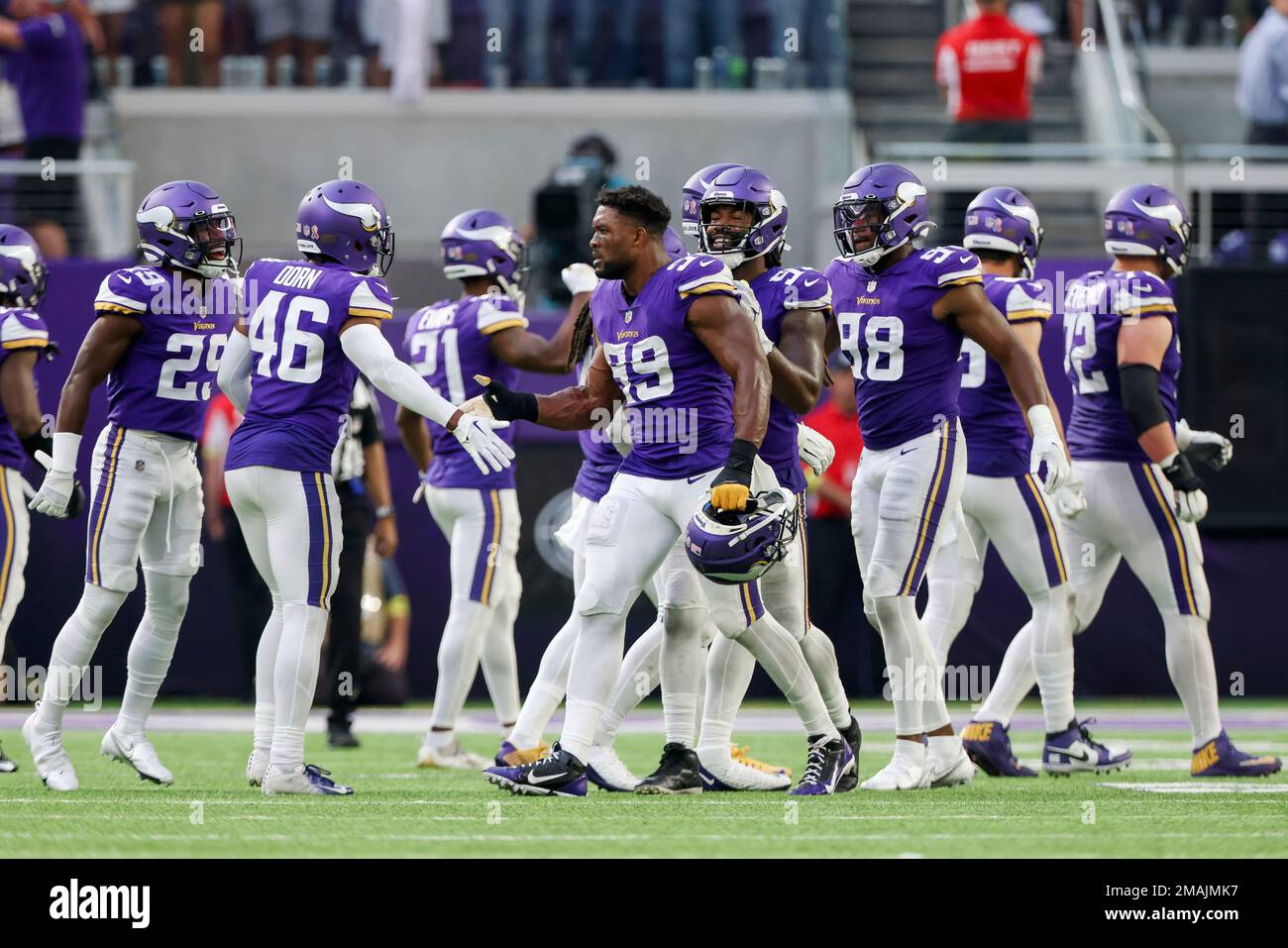Minnesota Vikings linebacker Danielle Hunter (99) celebrates with ...