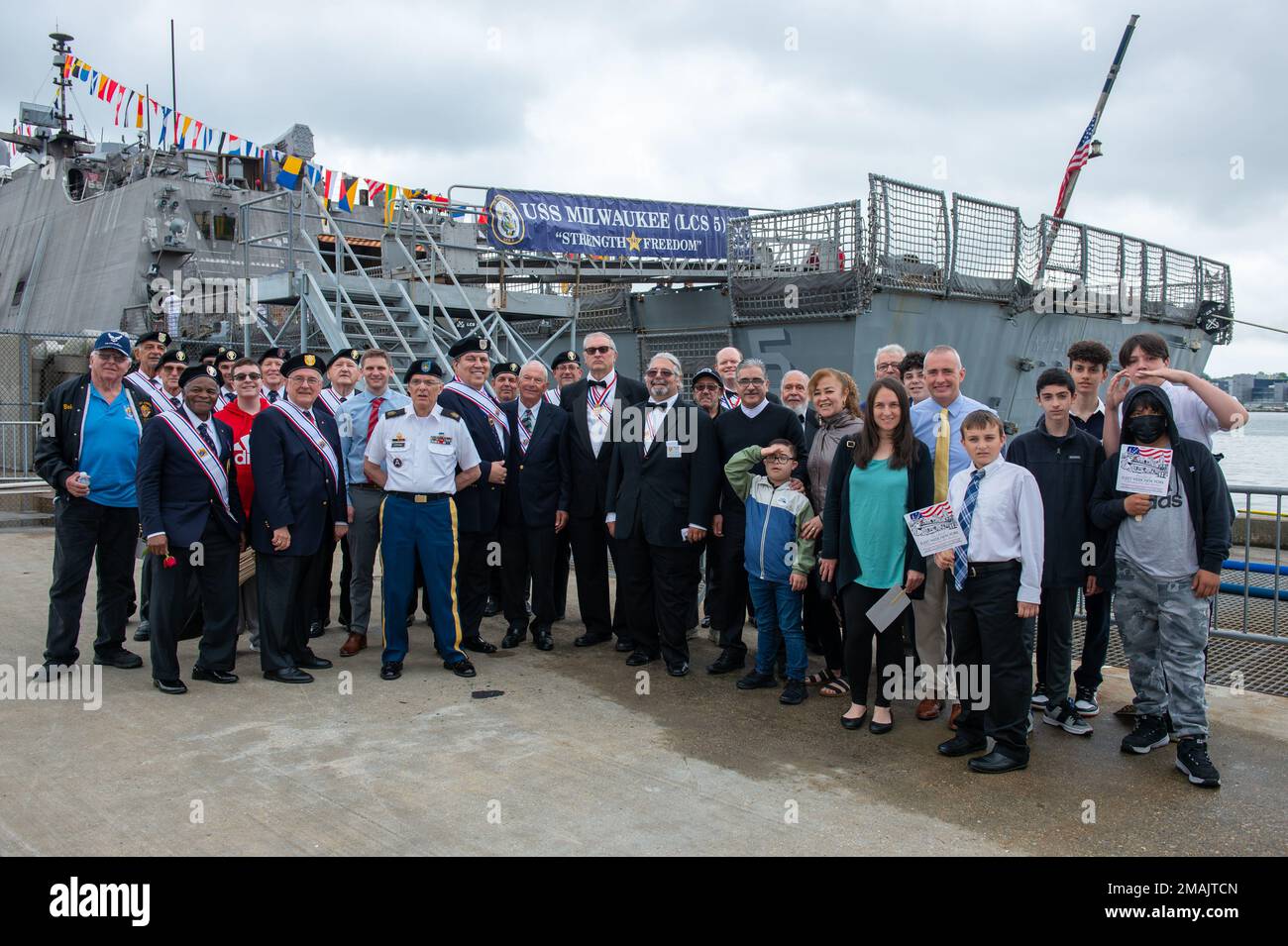 NEW YORK (May 28, 2022) Members of the Commodore John Barry Assembly ...