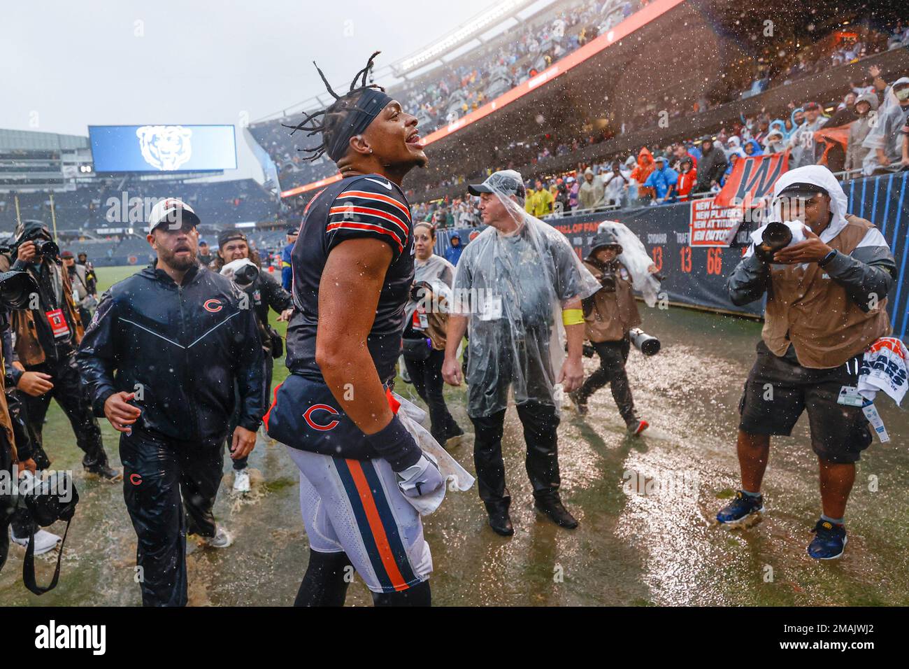 Chicago Bears quarterback Justin Fields celebrates the Bears win ...