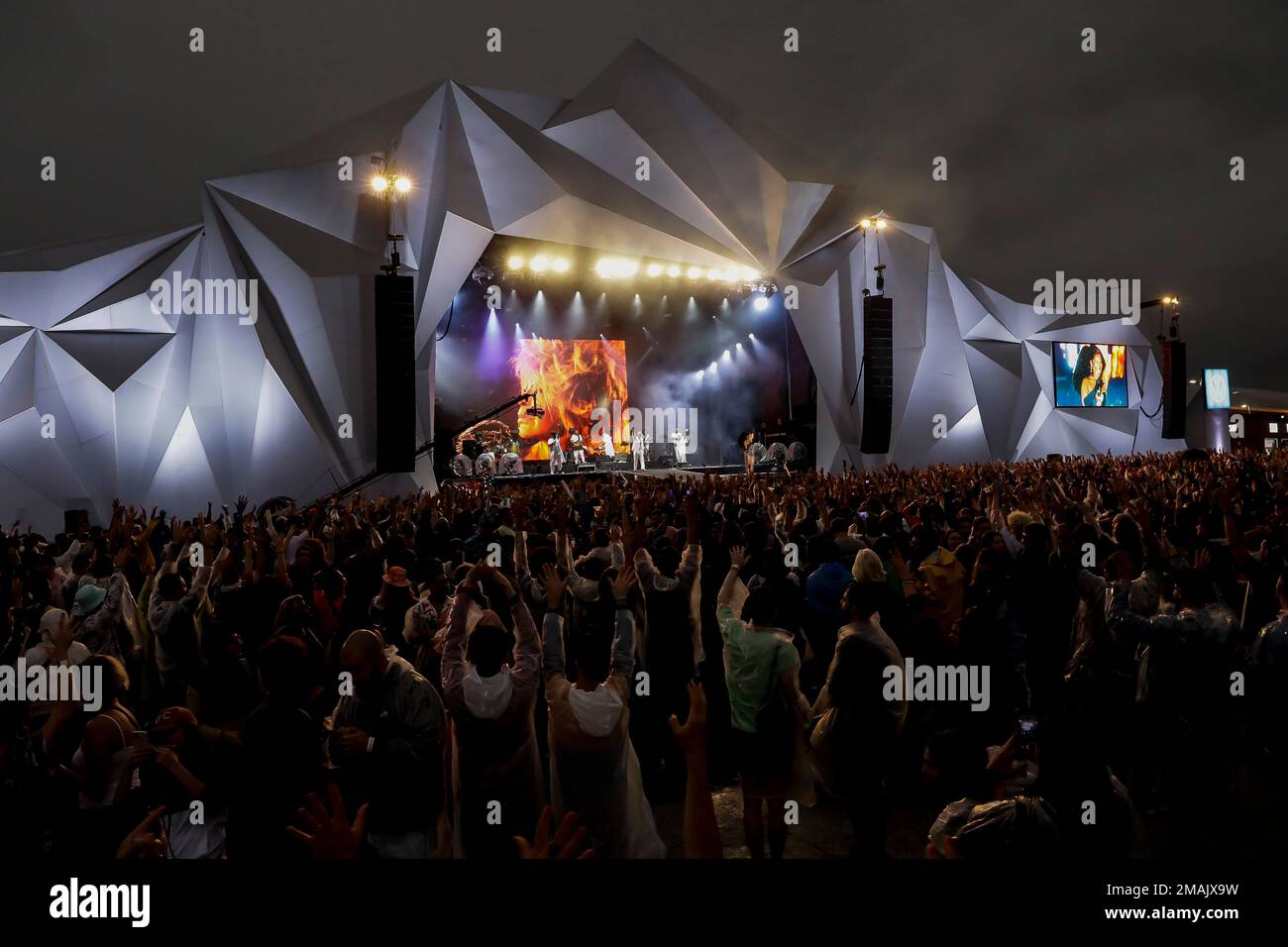 Music fans attend the Rock in Rio music festival in Rio de Janeiro ...