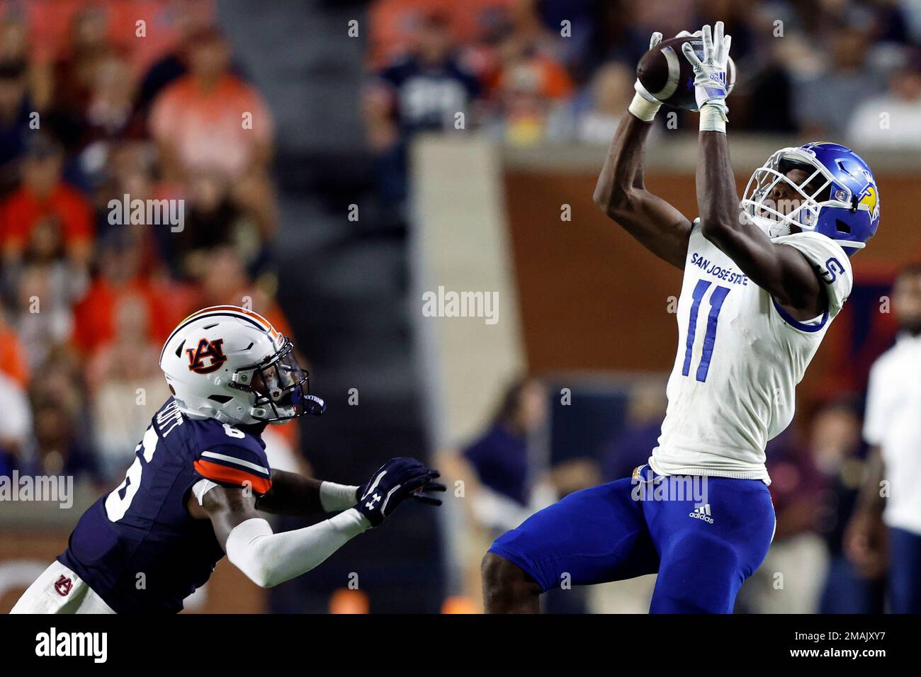 San Jose State wide receiver Justin Lockhart (11) catches a pass as ...