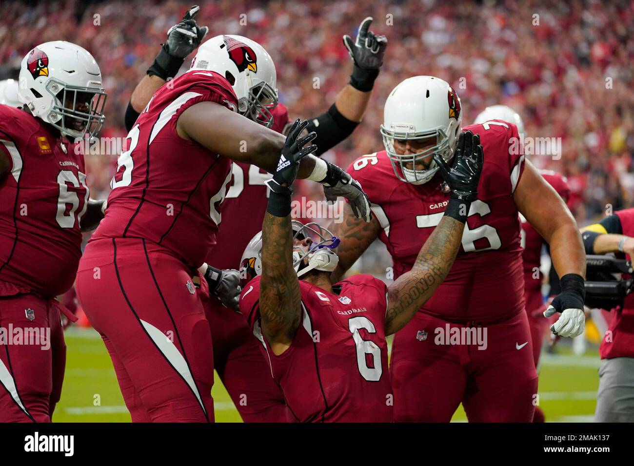 Arizona Cardinals running back James Conner (6) celebrates with ...