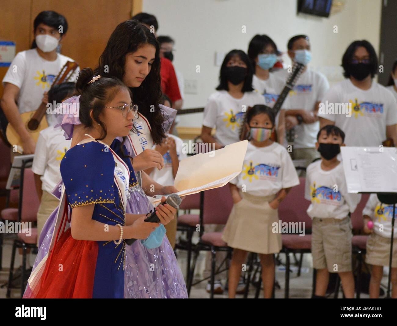 Singing philippine national anthem hi-res stock photography and images ...