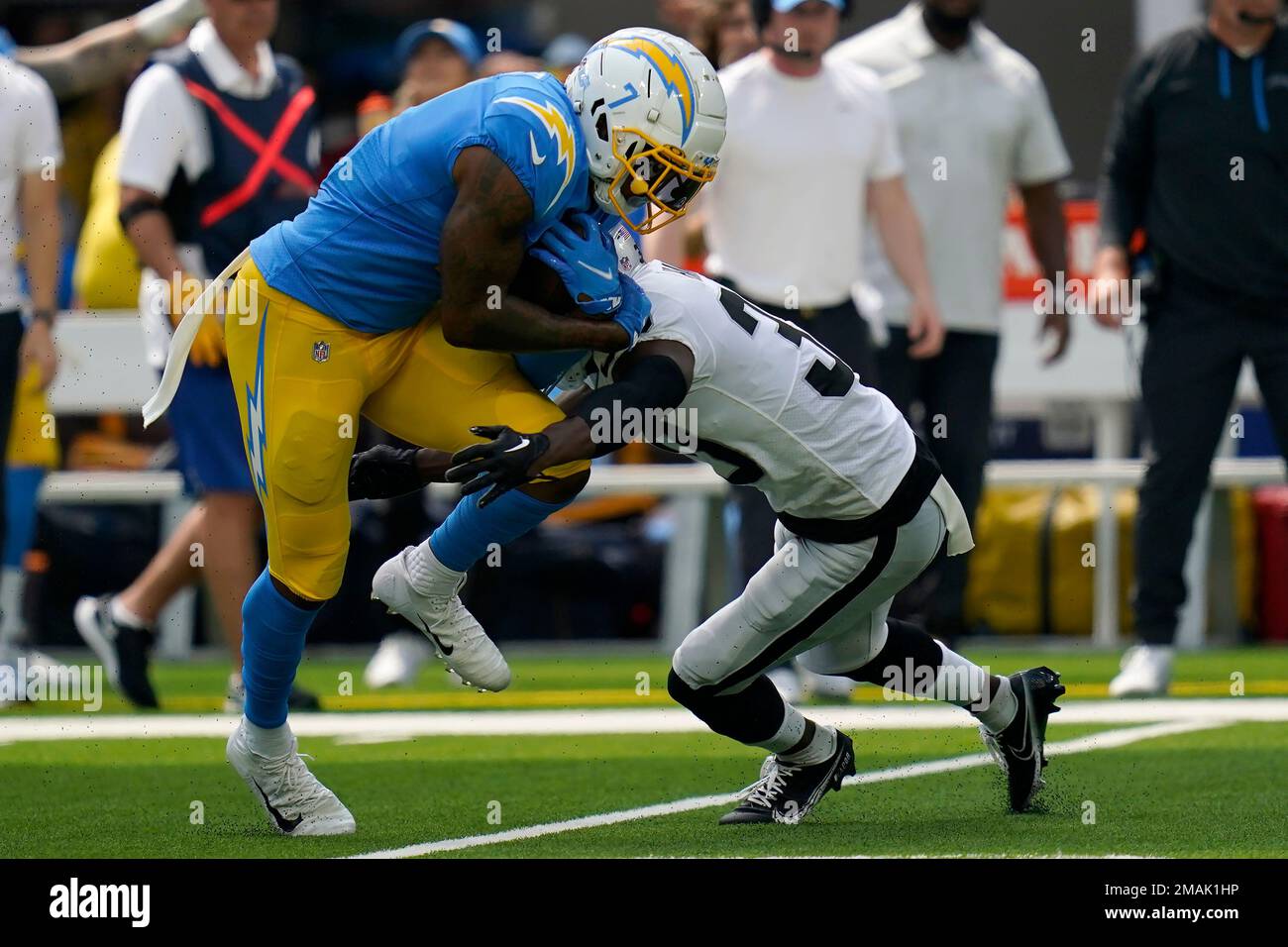 Los Angeles Chargers tight end Gerald Everett, left, runs against Las ...