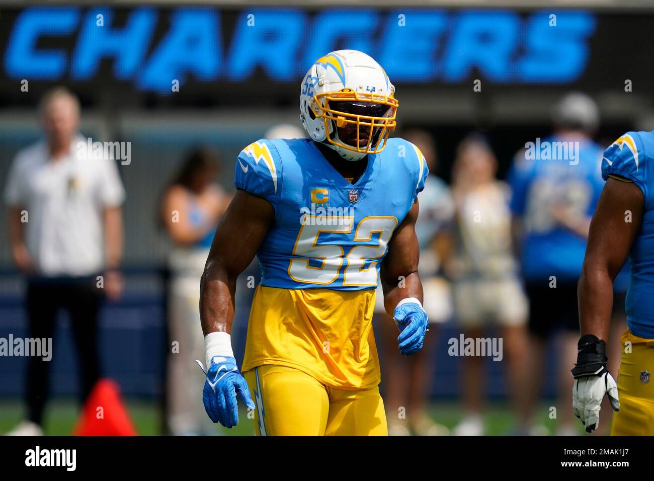 Los Angeles Chargers linebacker Khalil Mack (52) warms up before an NFL ...