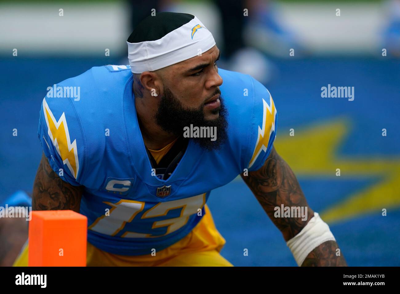 Los Angeles Chargers wide receiver Keenan Allen warms up before an NFL ...