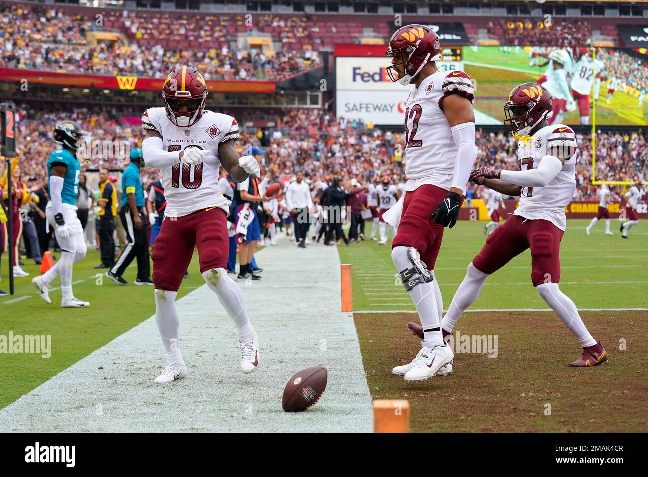Washington Commanders wide receiver Curtis Samuel (10) celebrates his ...