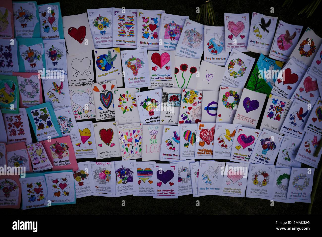 Messages to tribute Queen Elizabeth II, placed in front of Windsor ...