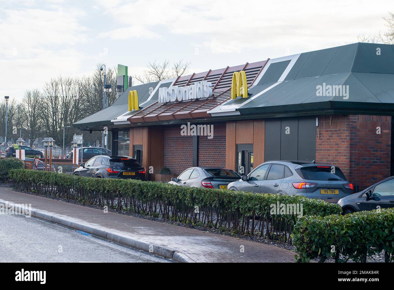 Slough, Berkshire, UK. 19th January, 2023. The Bath Road Shopping Park ...