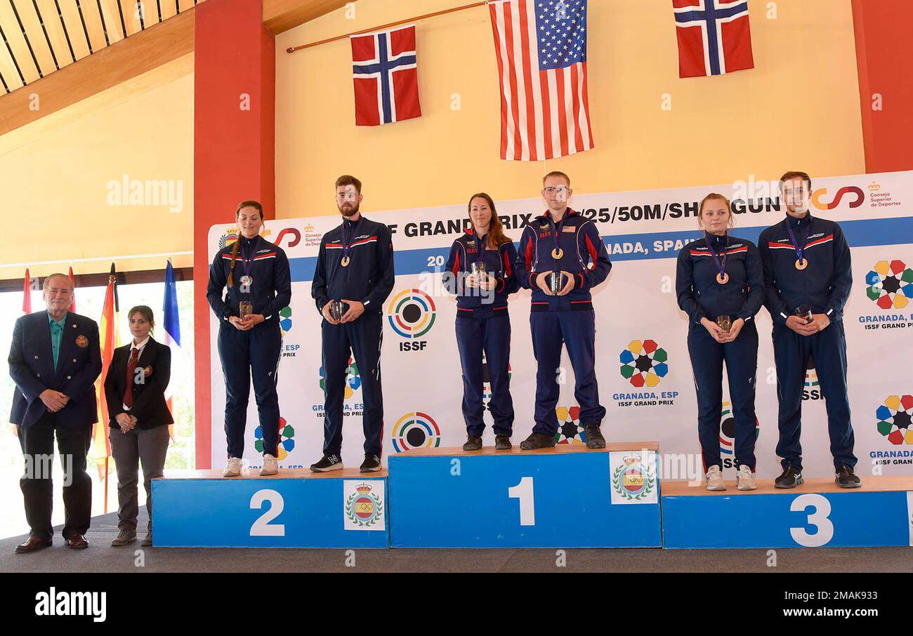 Sergeants Sagen Maddalena and Ivan Roe (center), who are both ...