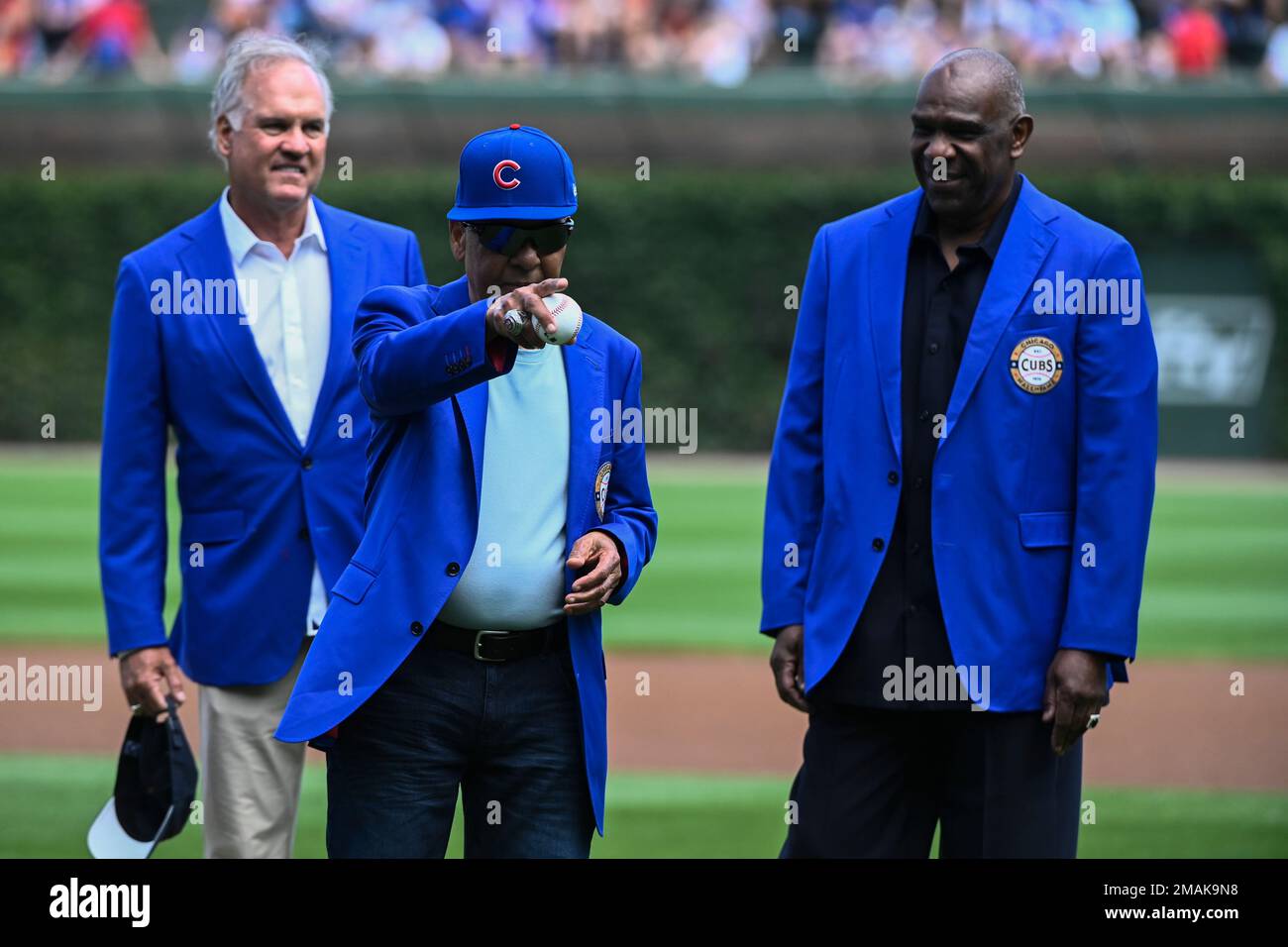 Chicago Cubs' Hall of Famer Jose Cardinal, throws out a ceremonial ...