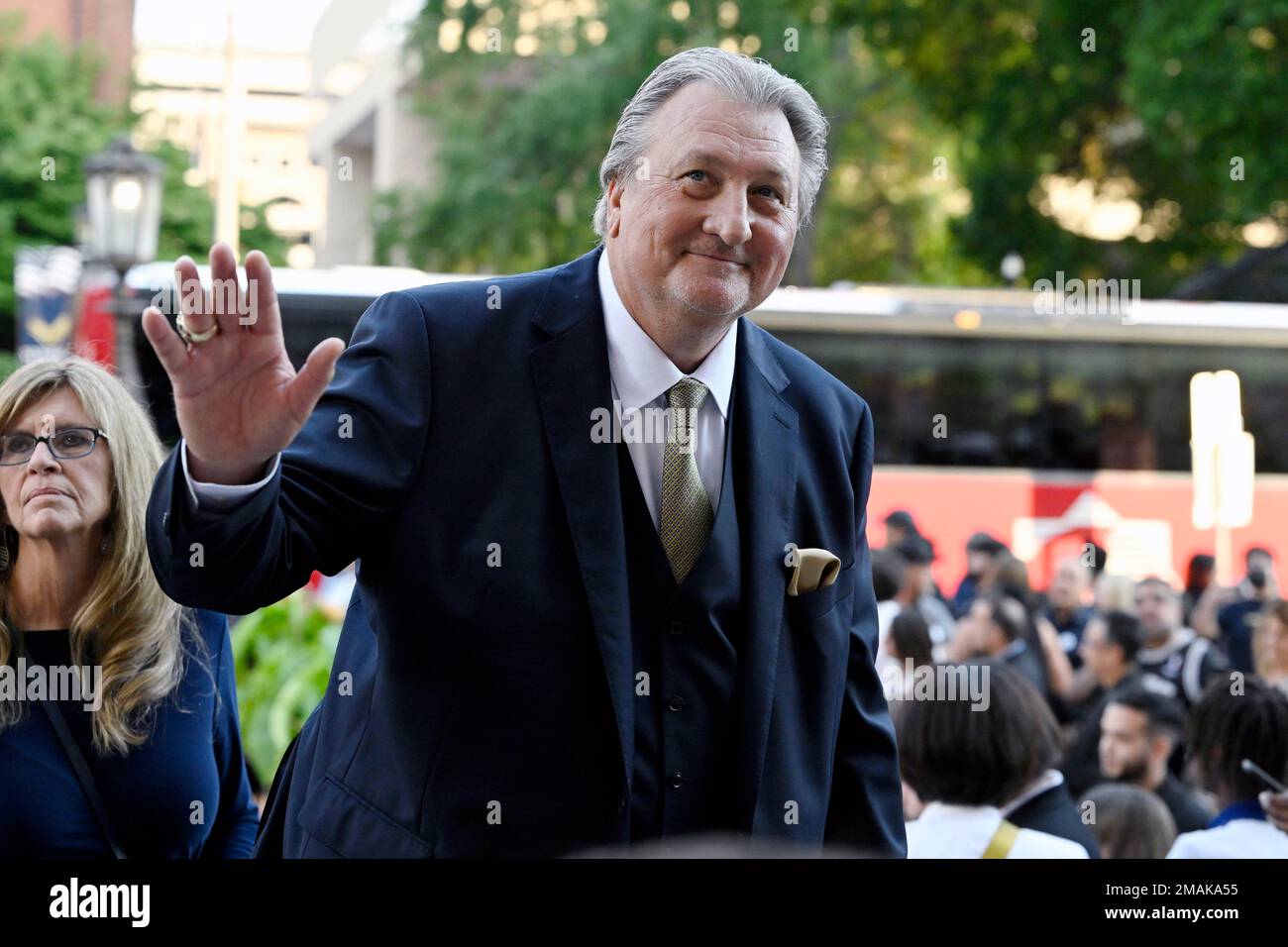Bob Huggins arrives for the Basketball Hall of Fame enshrinement ...