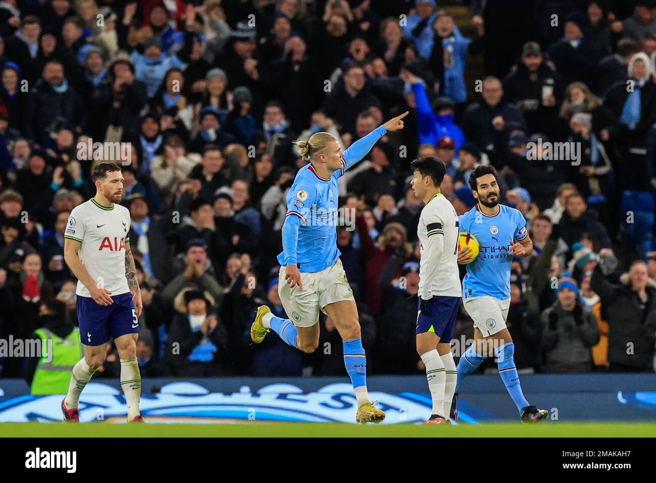Erling Håland #9 of Manchester City celebrates his goal to make it 2-2 ...