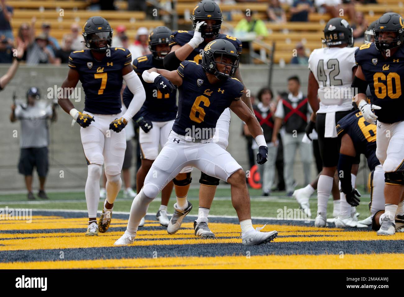 California running back Jaydn Ott (6) celebrates after running for a ...