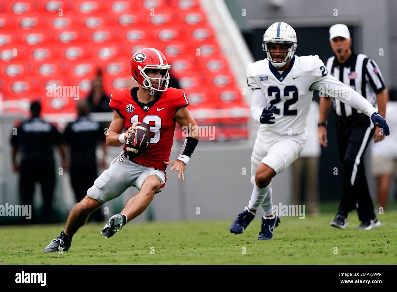 Georgia quarterback Stetson Bennett (13) eludes Samford linebacker ...
